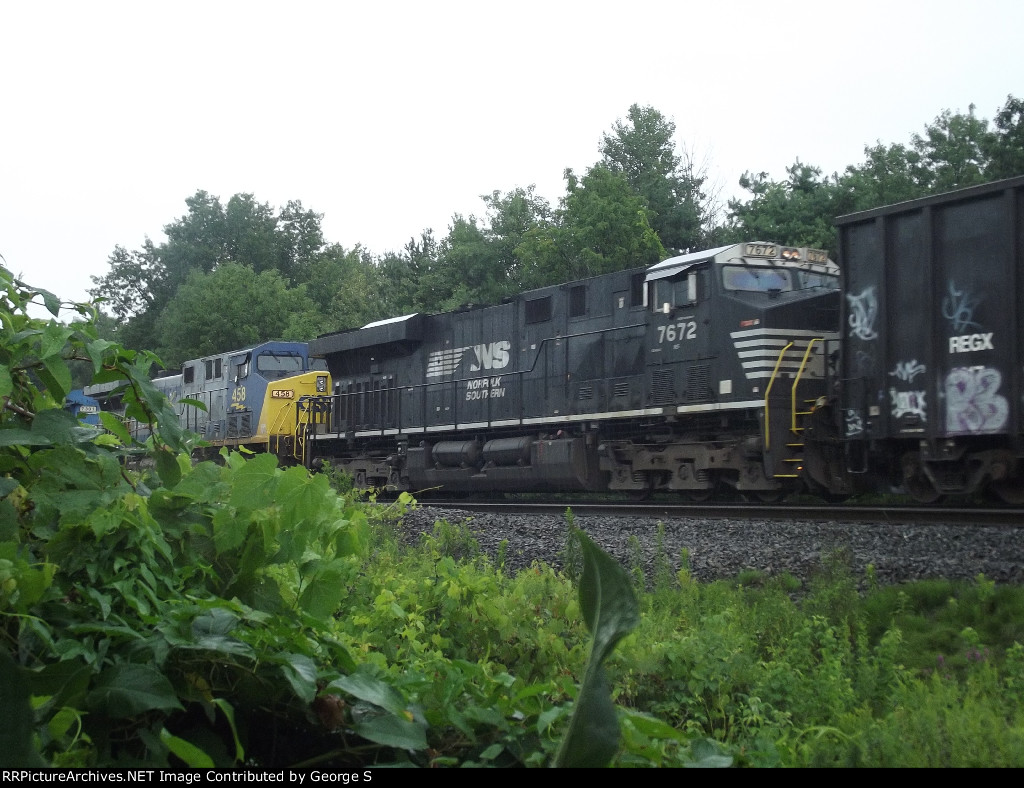 NS GEVO trails on CSX Q351